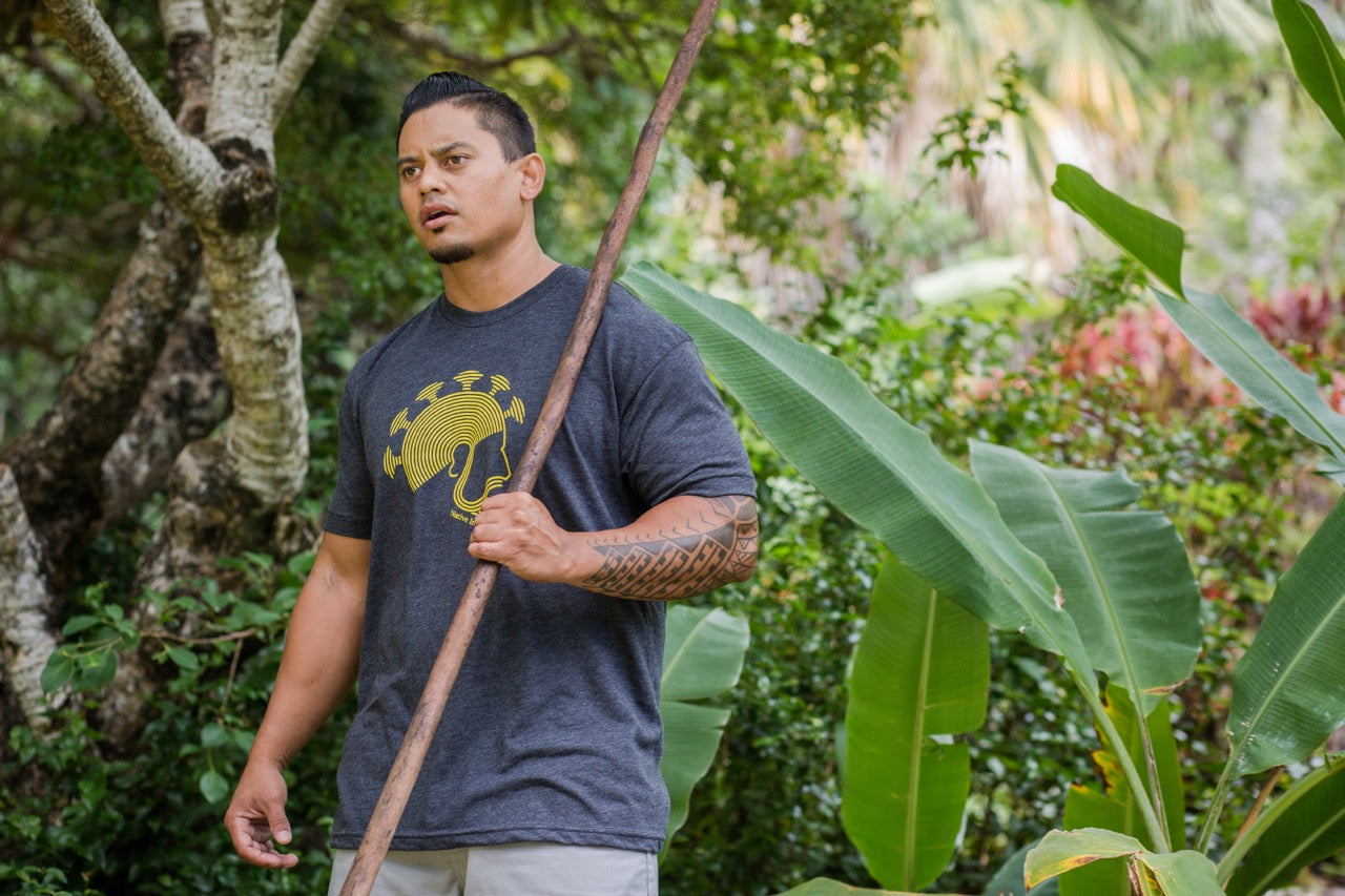 NI Designs Aliʻi T-Shirt Charcoal – Native Intelligence